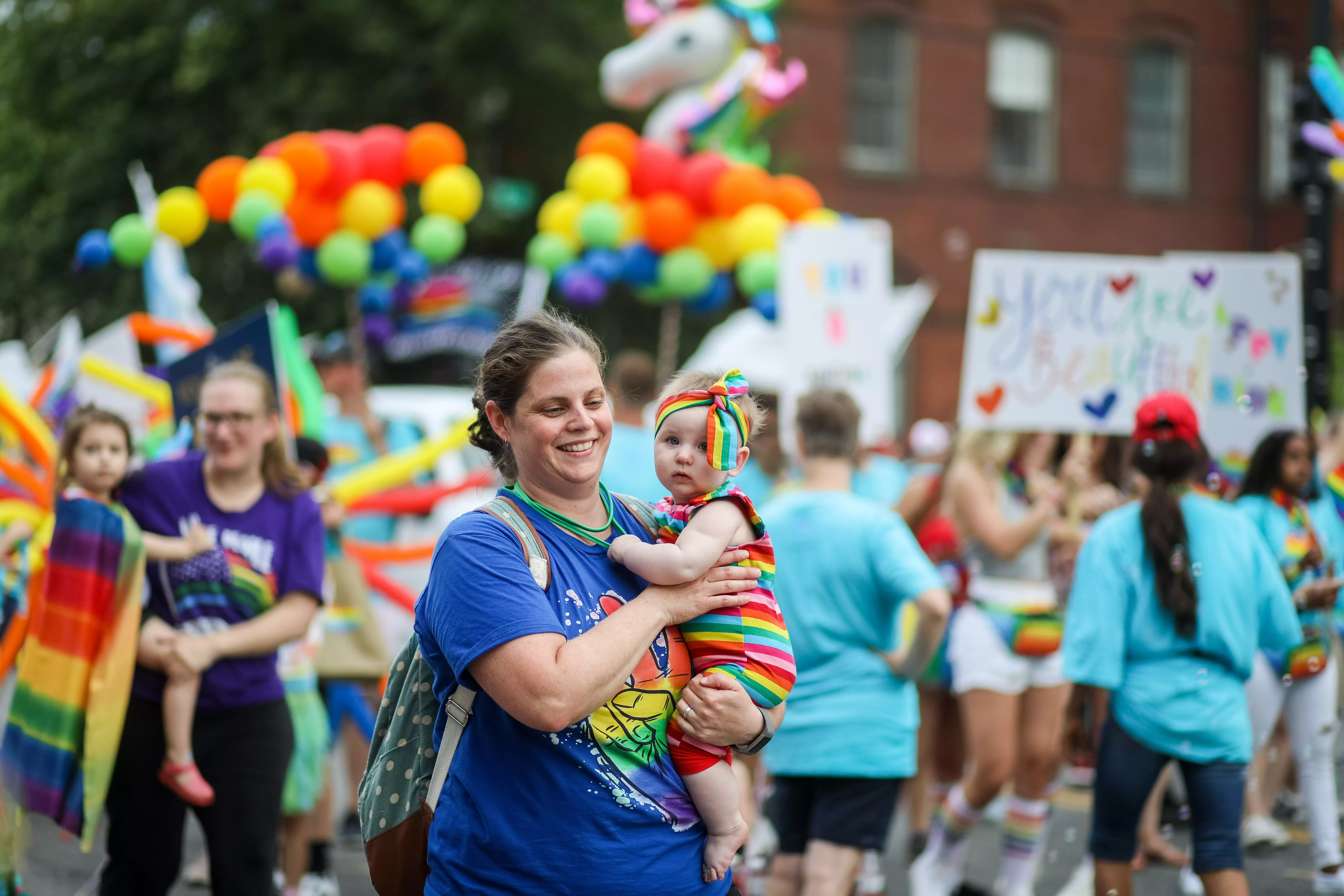 Wenn Sie Kinder zu einer Pride-Parade mitnehmen, führen Sie diese Gespräche zuerst