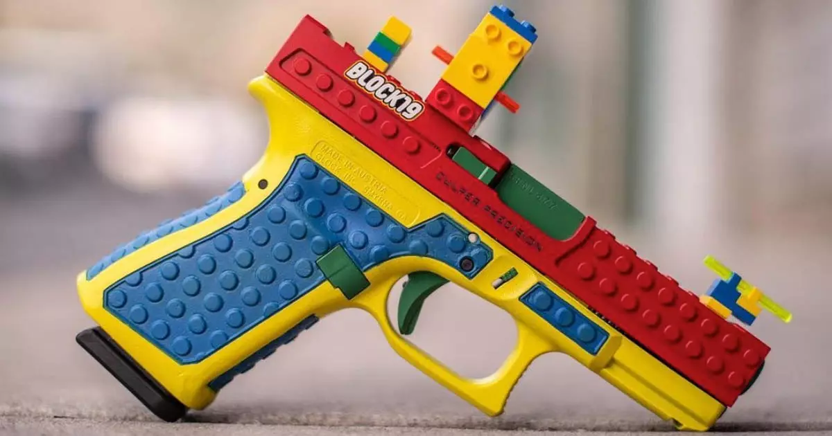 Arma acoperită cu Lego care arată ca o jucărie a câștigat controverse